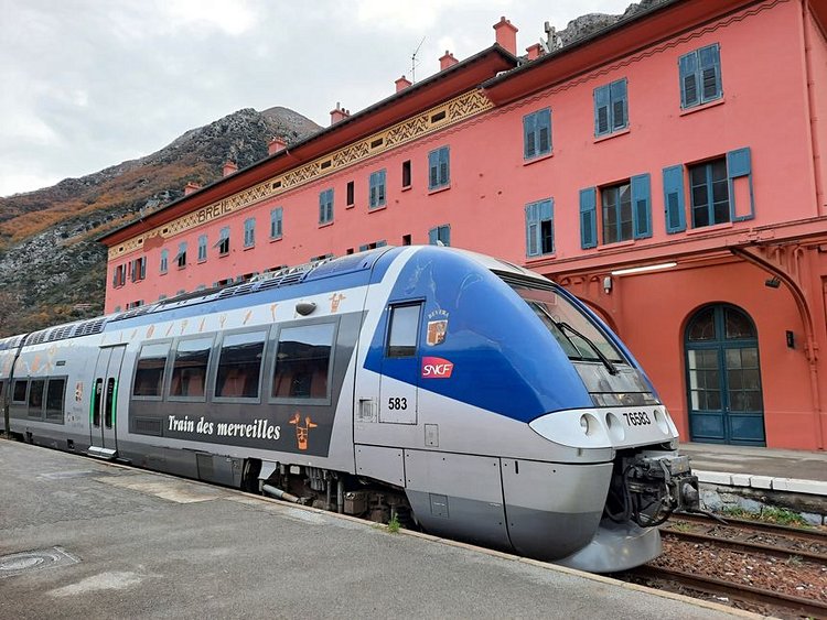Les 15 plus beaux trains touristiques | Trajets et prix